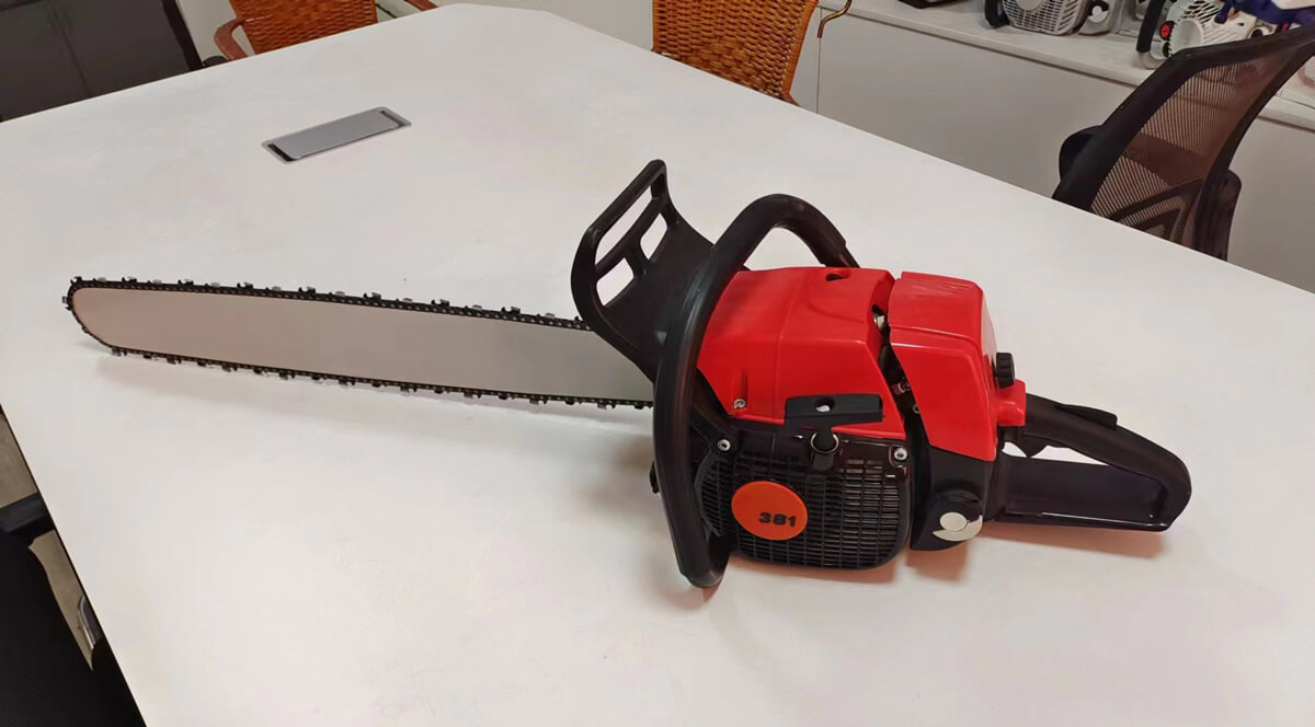 chainsaw vs. pole saw: what’s the difference? | BISON